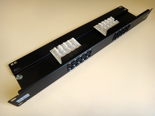 Voice Panel 20 RJ45/IDC 19”/1U 20 portas/2 pares por porta Cat.3 com ...