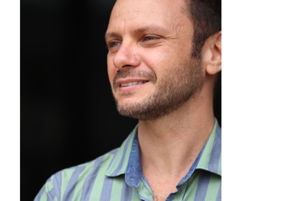 Ninguém usa a piscina em maio, romance de Marcos Morelli