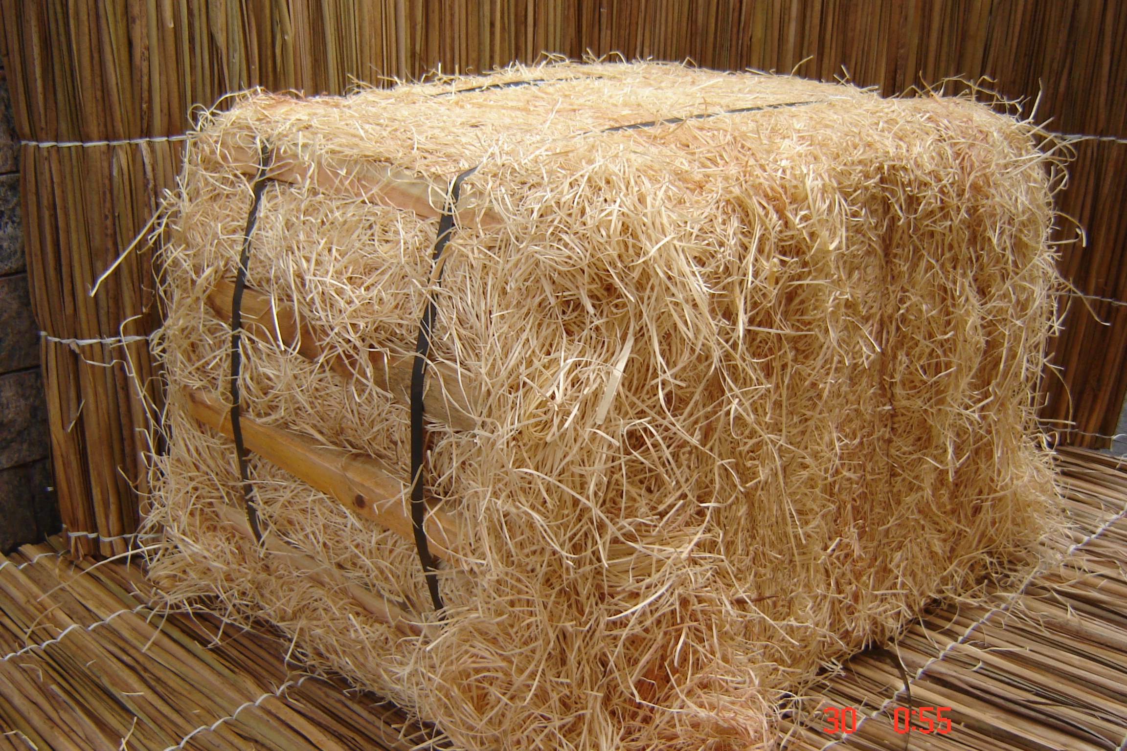 Fardo de Palha de Madeira natural 20 Kg 90x56x52 altura