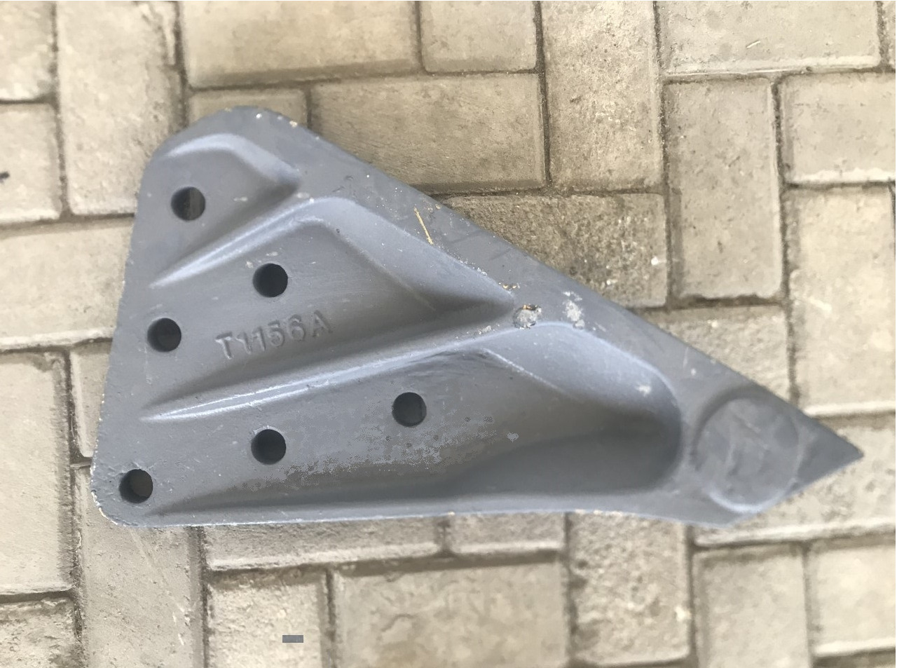 CANTO T1156A LAMINA ESCAVADEIRA JOHN DEERE 6F FUNDIDO ESQUERDO