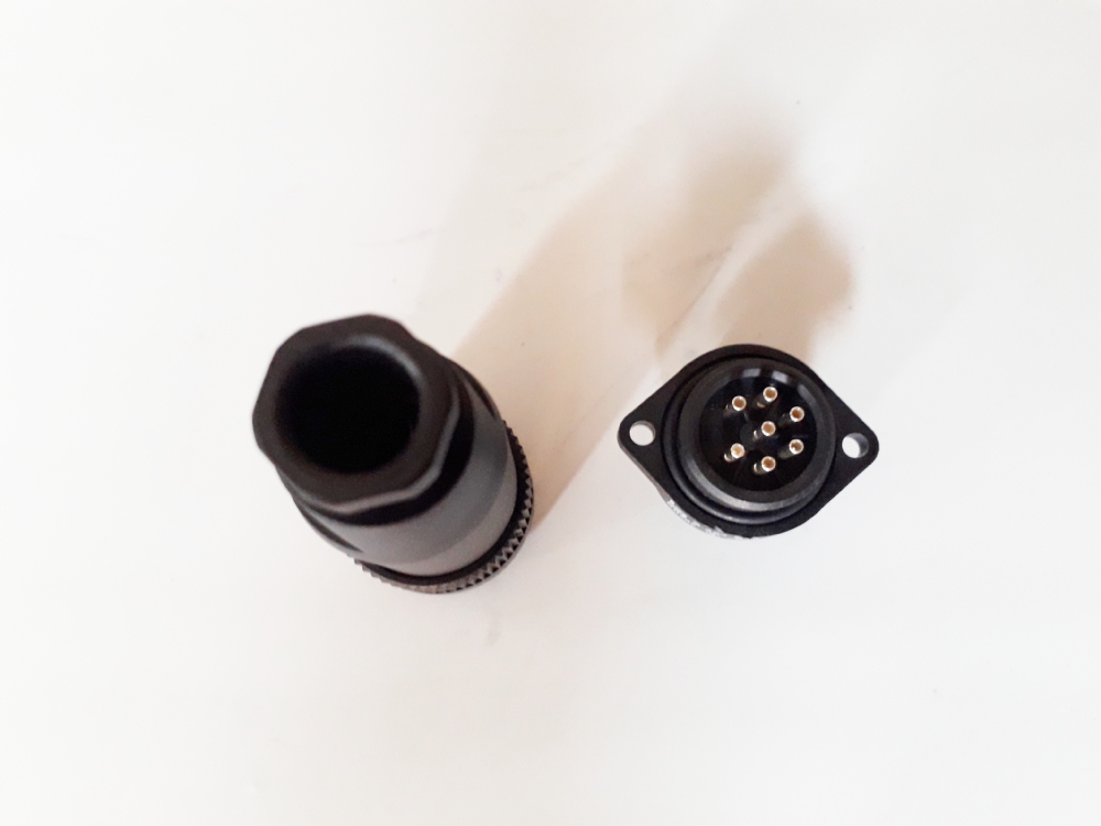 Conector Binder Serie 693 8a 250v